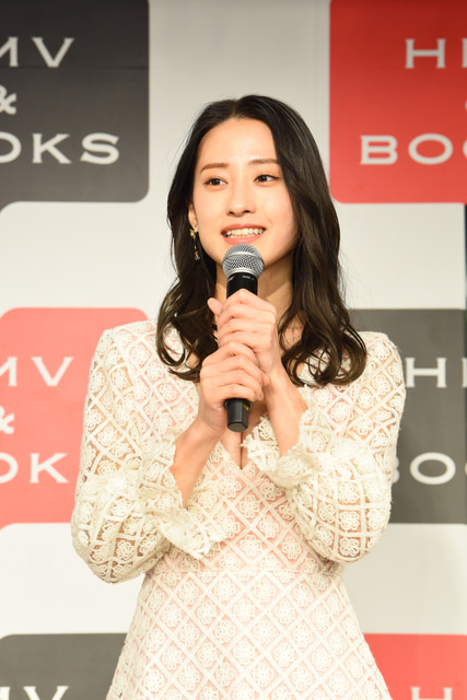 「チコちゃんに叱られる」に出演、オスカー所属“超バズり”グラドル・澄田綾乃が令和最強ボディを手ブラやTバックなど限界露出! 1st写真集発売 ...