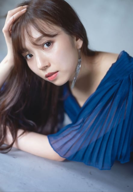 元乃木坂46・新内眞衣がドレスからのぞくスラリとした美脚披露 「めざましテレビ」お天気キャスター林佑香のフレッシュな魅力 撮り下ろし