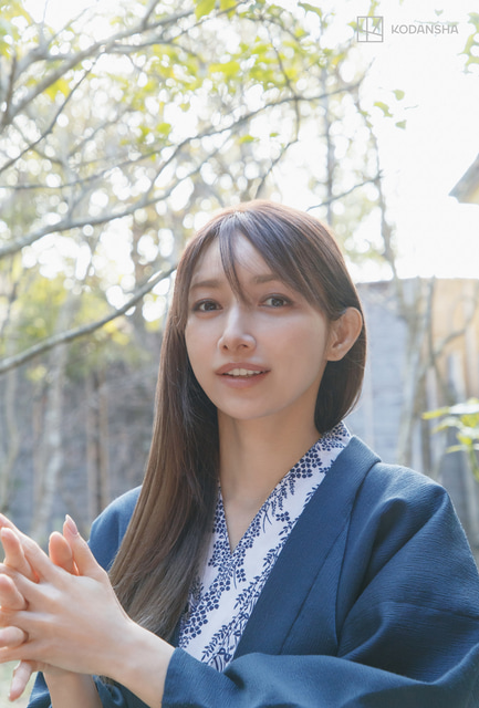 奇跡の39歳・後藤真希が圧巻の“ゴマキボディ”をランジェリー姿でも披露した25周年記念写真集「flos」が重版6刷決定! 記念して未公開カット公開～年間1位記録達成も! [写真14枚] - ネタとぴ