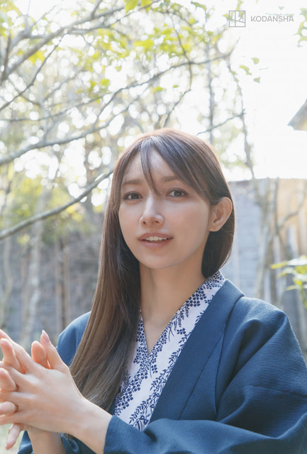 奇跡の39歳・後藤真希が圧巻の“ゴマキボディ”をランジェリー姿でも披露した25周年記念写真集「flos」が重版8刷決定! 記念して未公開カット＆喜びコメント公開 [写真15枚] - ネタとぴ